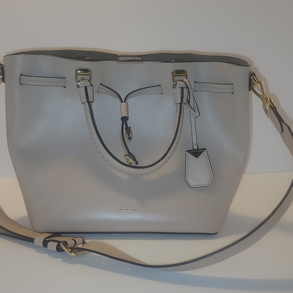Michael Kors | Bags | Michael Kors Blakely Medium Bucket Bagsc | Poshmark